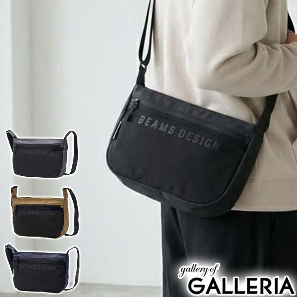 毎日にフィットするカジュアルバッグ軽量感と気軽さをテーマにしたカジュアルなショルダーバッグ。上下左右に伸びるメッシュポケットの中から、さりげなく見えるロゴが印象的です。A5サイズ対応で、小ぶりながら500mlのペットボトルが横向きに収まり、...