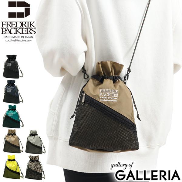 サコッシュと巾着バッグが合わさったデザインが特徴のミニショルダー。210デニール OXFORD NYLONを採用しているので軽く、さらっと持ってお出掛けできます。表地　｜210デニール OXFORD NYLON、HEAVY MESH NYL...