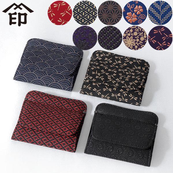 柔らかな鹿革の風合いに、漆柄が魅力の革工芸「印伝」のコンパクトな小銭入れです。メイン素材には古くから人々に愛されてきた鹿革を使用。軽く、丈夫なだけでなく柔らかな肌触りは、人肌に最も近いとされています。時がたつほど色艶が冴え、光沢に深みが増す...