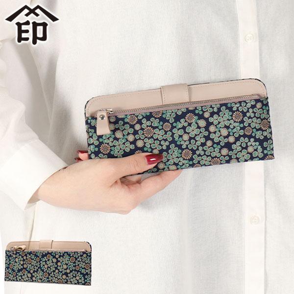 素朴な野花に癒される白詰草のスマート長財布紺色の鹿革に、三つ葉とこんもりした花をパステルグリーンの更紗と白漆で表現した印傳屋オリジナル『白詰草』の二つ折り財布。敷き詰めた葉の中には、幸運を象徴する四つ葉が隠れています。カラー展開：白詰草印傳...