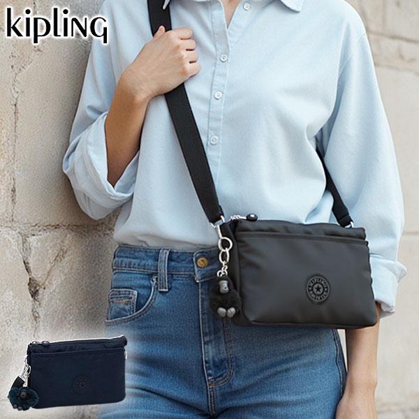 可愛いミニサイズながら複数ポケットで収納力◎小さめサイズで旅行時にも安心して使える軽量設計のクロスボディーバッグ『RIRI/リリ』。複数のポケットを備え、スマートでコンパクトなルックスながらも収納力は十分。カラー展開：BlackNoir(P...