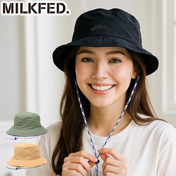被る日傘のような快適で可愛いハットMILKFED.のロゴ刺繍入りバケットハットです。UVカット率99.9％・UPF55％で紫外線対策に最適。吸水速乾・撥水・消臭・抗菌機能など頼れる機能が満載です。取り外し可能なマルチカラーコード付きで、アウ...