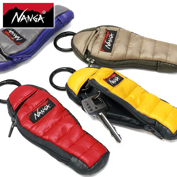 人気寝袋を忠実に再現！遊び心溢れるキーケースナンガの人気寝袋「UDD BAG」をミニサイズで忠実に再現した、遊び心あふれるキーケース。フロントの開閉デザインやシルエット、配色まで本物さながらに仕上げられており、思わず二度見されるユニークなア...