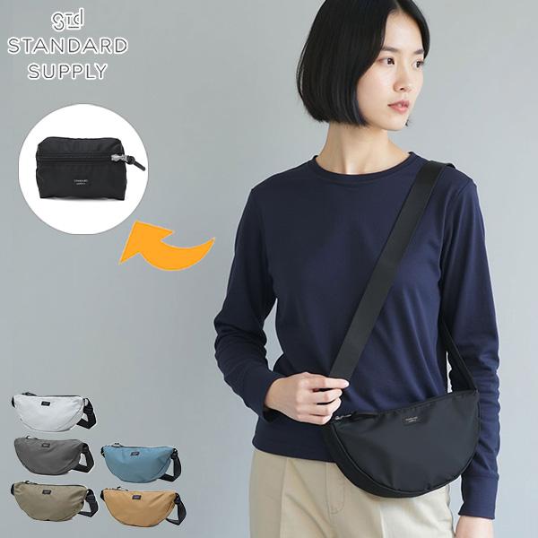 デイリー使いしやすいミニショルダーバッグ携帯や財布がしっかり収まる使いやすいサイズ感の半月型ミニショルダーバッグ。ポーチサイズに折りたたみ可能なパッカブル仕様で、旅先やサブバッグとしても活躍します。光沢感あるナイロンツイル素材を使用していま...