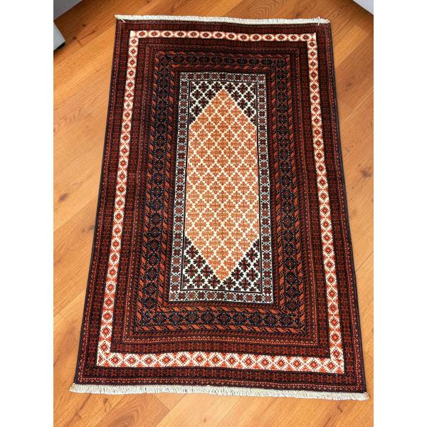 サイズ：約90cm x142 cm 　素材：100% ウールカラー : 草木染め  マルチカラー　            赤(あかね)・黄(柘榴の皮や雑草)・茶(胡桃の殻や木の皮)・緑(ジャシールという灌木の葉や枝）トライバルラグとは「部族...