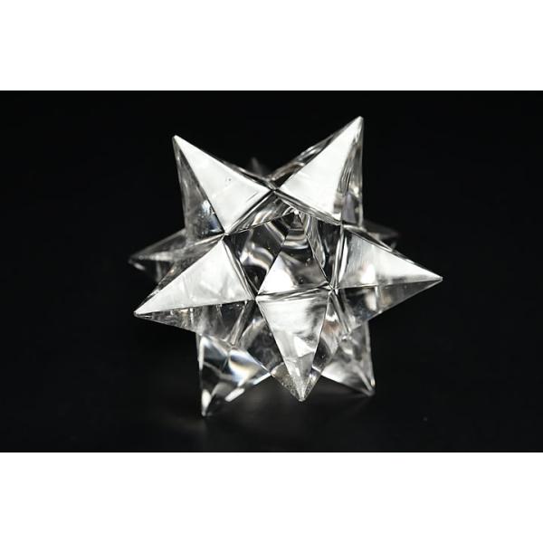 5.2×4.4×4.2cm 52g　ネパール・ガーネッシュヒマール産ヒマラヤ水晶を精巧に研磨したマカバースターです。通常のマカバースターは頂点を8つ持っていますが、今回入荷分は頂点が12個ある12頂点型になります。非常に透明度が高く、大きな...