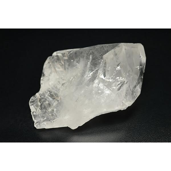 7.0×6.2×3.3cm 153g　結晶の両端に頂点を持つダブルポイントタイプの水晶です。Corinto, Minas Gerais, Brazil