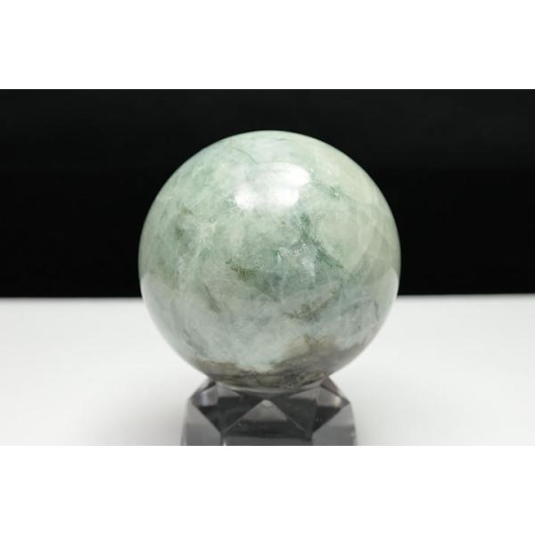 直径44mm 重さ145g　糸魚川産翡翠は太古の昔より勾玉などに加工され、魔除けなどの装飾品や権力の象徴として使用されていました。糸魚川の翡翠は現在採掘禁止になっており、今後市場に大量に出回る見込みは多くありません。今回入荷の商品は、貴重な...