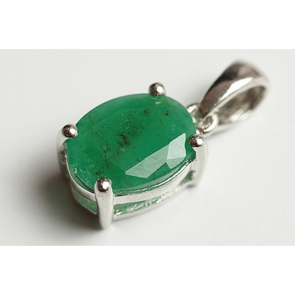 トップ部分：約0.7×0.5×0.4cm<br>鮮やかな濃いグリーンに発色した高品質のエメラルドです。透明感もあり宝石質に近いクォリティーです。10500円均一と大変お買得な設定にて提供させていただきます。<br>ブ...