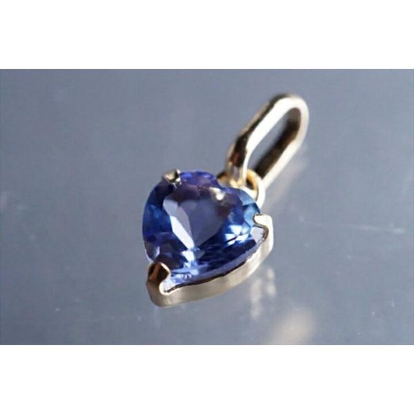 トップ部分:0.5×0.5×0.2cm<br> 宝石質のタンザナイトハートペンダントトップが入荷致しました。<br>フレームにはK18を使用し、タンザナイトそのもののグレードも非常に高品質でございます。<br&...