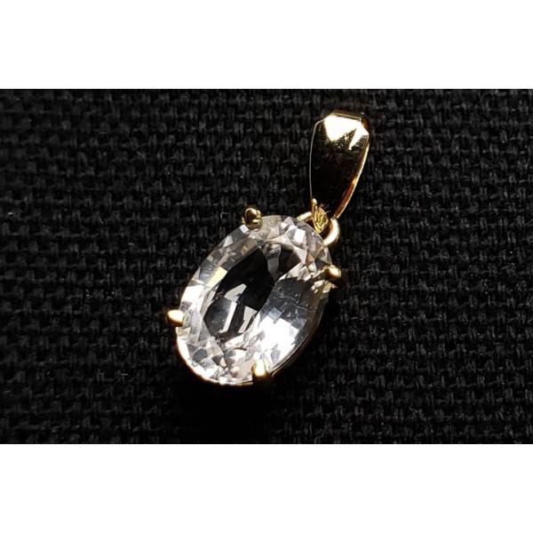 トップ部分:約0.7×0.5×0.3cm 0.90ct当店大人気のフェナカイトで待望のペンダントトップが登場致しました!もちろん、ペンダント一つ、一つ、研磨の達人の職人が丁寧に仕上げそして金具も18金を使いまして完成させました。価格面でも相...