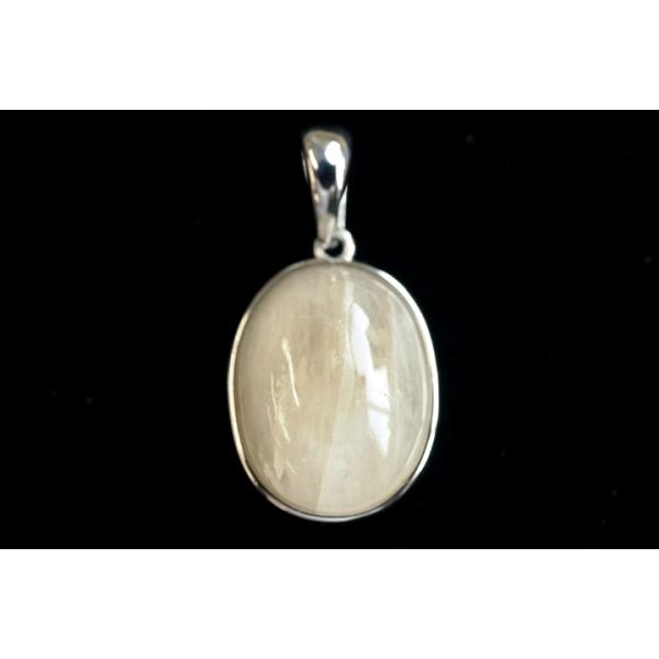 トップ部分:約 1.6×1.2×0.7cm　11.64ct   フェナカイトペンダントトップが入荷しました。こちらはシルバー925フレームを使用しております。価格も限界まで頑張って販売させて頂きます。※ブラジル産