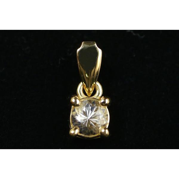 トップ部分:約0.4×0.4×0.3cm　0.21ct  当店大人気のフェナカイトのペンダントトップが入荷致しました!もちろん、ペンダント一つ、一つ、研磨の達人の職人が丁寧に仕上げ、そして金具も18金を使いまして完成させました。価格面でも相...