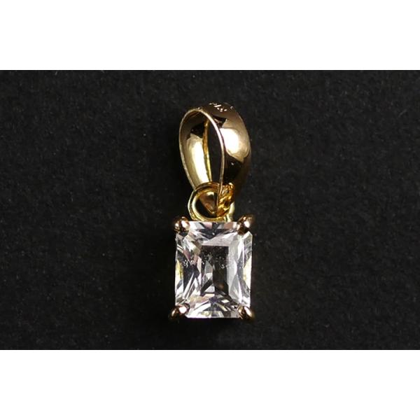 トップ部分:約0.4×0.3×0.3cm　0.24ct  当店大人気のフェナカイトのペンダントトップが入荷致しました!もちろん、ペンダント一つ、一つ、研磨の達人の職人が丁寧に仕上げ、そして金具も18金を使いまして完成させました。価格面でも相...