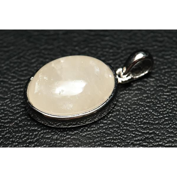 トップ部分:約1.3×1.0×0.4cm 3.9ct　価格も限界まで抑えて販売させて頂きます。最高峰フェナカイトペンダントでございます。こちらはシルバー925フレームを使用しており、裏面に重さの刻印があります。※ブラジル産