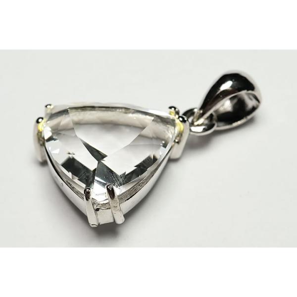 トップ部分:1.2×1.3×0.6cm　デビット・ガイガー氏が設立したGeiger Minerals社の正真正銘ロシアンレムリアンルースをペンダントトップに加工いたしました。一つの商品につき一枚、デビット・ガイガー氏直筆のサイン入りカードを...