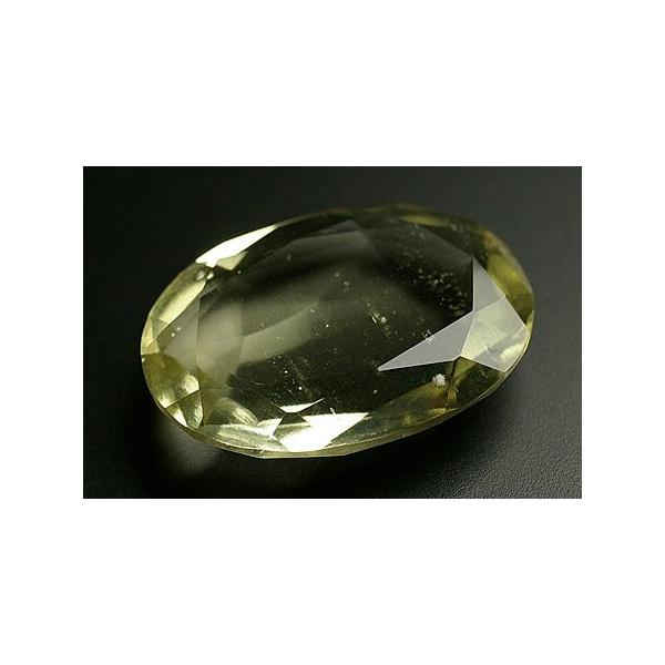 最高級品のリビアングラスのカットルースになります。この品質のものはなかなかお目にかかれない品質になっております。ビーズ、原石ではこの品質はご用意できないものになっております。幻の名品のルースになっております。2.5×1.9×0.7cm4.4...