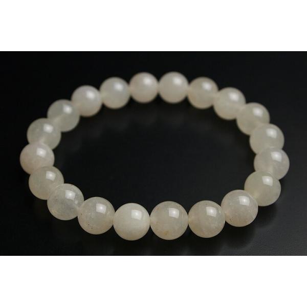 10mm玉×20個 手首回り約16.5cm<br> パキスタンのザギ鉱山で採取される水晶は、ヒーリングストーンやスピリチャルの分野で大変人気があり貴重です。エジリンやリーベック閃石・アンフィボールを内包することで、その内包物によ...