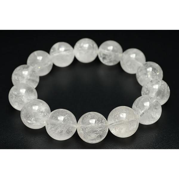 15mm玉×14個 手首周り約16.5cm　山梨県黒平産の水晶ブレスレットが新入荷致しました。山梨県は日本有数の水晶の産地であり、中でも甲府市には乙女鉱山や金峰山、水晶峠など多くの産地が点在します。今回は黒平(くろべら)鉱山より産出した希少...