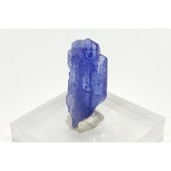 サイズ約:2.0×1.0×0.5cm 7.25ct<br><br>最高級グレードのタンザナイトの原石が入荷いたしました。発色も素晴らしく、透明度も非常に高いため光に透かすとまるで海の中のような美しいブルーに輝きます。