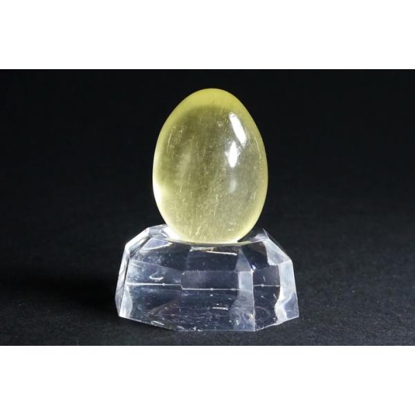 3.1×2.2×1.9cm　15.76g透明のレモンイエローが大変美しいリビアグラスのエッグが入荷しました。リビアグラスとは、リビア砂漠で発見されたガラス質隕石です。通常、市場には、黒い部分があり透明感のないものが大変多く出回っておりますが...