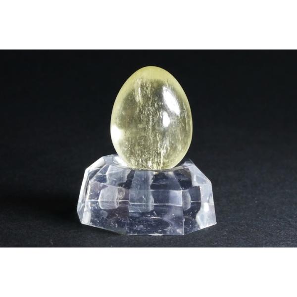 2.7×2.1×1.9cm　12.82g透明のレモンイエローが大変美しいリビアグラスのエッグが入荷しました。リビアグラスとは、リビア砂漠で発見されたガラス質隕石です。通常、市場には、黒い部分があり透明感のないものが大変多く出回っておりますが...