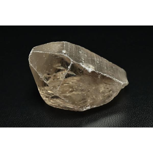 サイズ:約3.9×3.0×2.2cm 31.1g　2018年ツーソンショーにて買い付けてきましたウラルレムリアンでございます。当時、ロシアンレムリアンのみの取り扱いでございましたが、ロシアンレムリアンの商法登録保有者であるデビットガイガー氏...