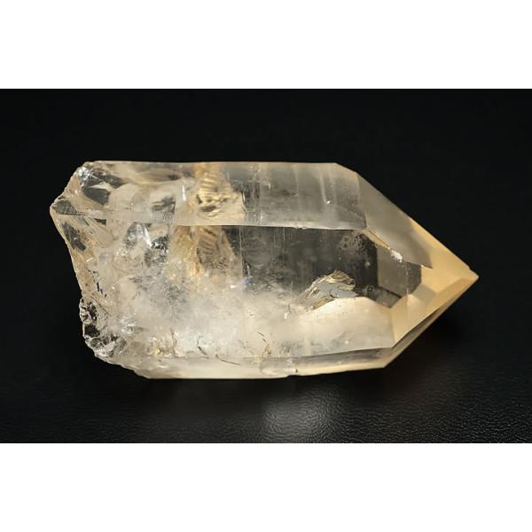 6.4×3.2×2.8cm 71g　ほんのりとオレンジに色付いたレムリアンシードが久しぶりに入荷いたしました。レムリアンシードはクリスタルヒーラーの間ではもはや定番。特徴的なバーコードが、神々しさを増幅させています。Serra do Cab...