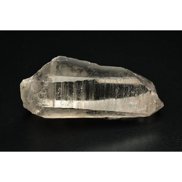 5.6×2.7×2.3cm 43g　ほんのりとオレンジに色付いたレムリアンシードが久しぶりに入荷いたしました。レムリアンシードはクリスタルヒーラーの間ではもはや定番。特徴的なバーコードが、神々しさを増幅させています。Serra do Cab...