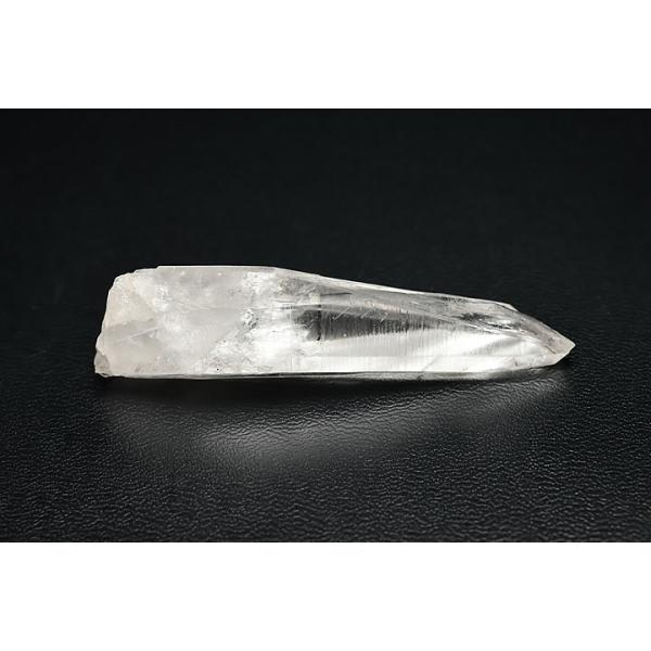 5.7×1.6×1.2cm 13g　ほんのりとオレンジに色付いたレムリアンシードが久しぶりに入荷いたしました。レムリアンシードはクリスタルヒーラーの間ではもはや定番。特徴的なバーコードが、神々しさを増幅させています。Serra do Cab...