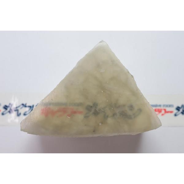 5.1×4.3×3.8cm 92g　カリフォルニア州で産出される、特異な性質を持った石です。繊維状の集合体になると、グラスファイバー効果が現れ、繊維に沿った方向に光を通します。下に置いた物が上に浮かんで見える(3枚目画像)ことからテレビ石と...