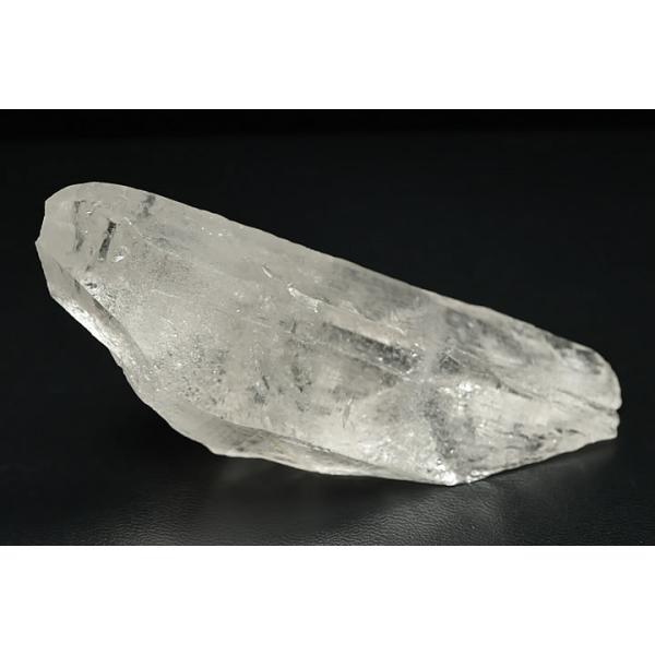 約9.6×3.3×3.2cm 106g　カイラスクォーツ(Kailash Quartz)カイラス産水晶とは、チベット高原西部にあるカイラス山にて採掘される水晶でございます。カイラス山は、チベット仏教のみならずヒンズー教やジャイナ教、ボン教(...