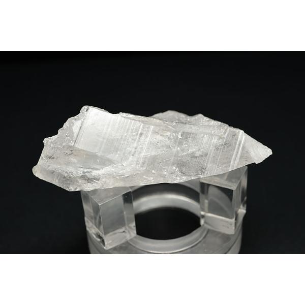 約6.0×3.1×2.1cm 30g　※商品に台は付属しませんカイラスクォーツ(Kailash Quartz)カイラス産水晶とは、チベット高原西部にあるカイラス山にて採掘される水晶でございます。カイラス山は、チベット仏教のみならずヒンズー教...