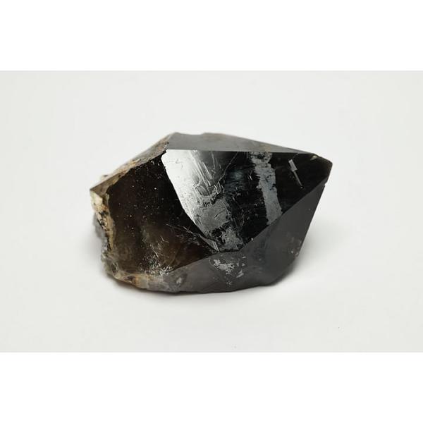 3.9×2.5×1.9cm　25g　中津川産の黒水晶です。とても見栄えがする標本です。岐阜県中津川市蛭川田原産