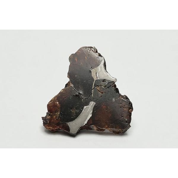 サイズ約1.6×1.4×0.2cm 1.05g　スプリングウォーター隕石は1931年にカナダで発見された歴史あるコレクター的価値が高い隕石です。鉄とニッケルの鉄の中にグリーンのカンラン石が入ったパラサイト隕石になります。※ロジウムなどのコー...