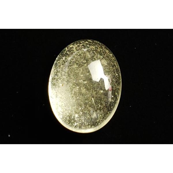 サイズ約1.6×1.3×0.7cm 9.09ct  リビア砂漠で発見されたガラス質隕石です。半透明のレモンイエローが大変美しい隕石です。通常、市場に出回っております、リビアグラスは黒い部分、透明感のないものが大変多く出回っております。しかし...