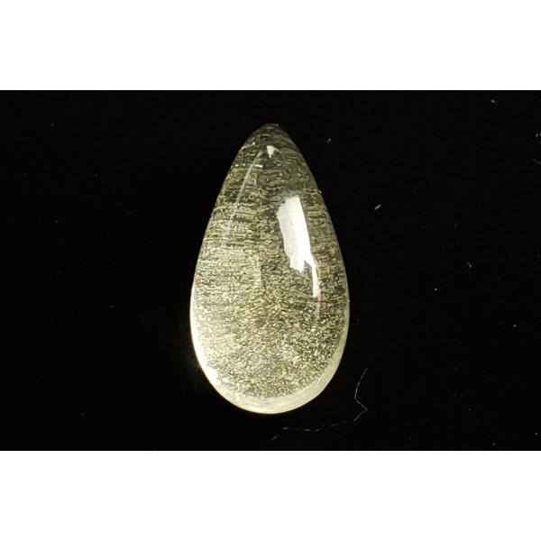 サイズ約1.7×0.9×0.8cm 8.29ct  リビア砂漠で発見されたガラス質隕石です。半透明のレモンイエローが大変美しい隕石です。通常、市場に出回っております、リビアグラスは黒い部分、透明感のないものが大変多く出回っております。しかし...