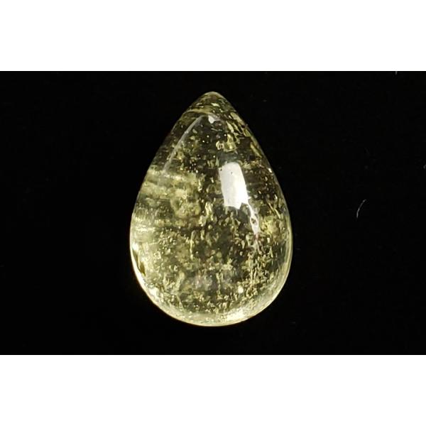 サイズ約1.5×1.0×0.8cm 7.60ct  リビア砂漠で発見されたガラス質隕石です。半透明のレモンイエローが大変美しい隕石です。通常、市場に出回っております、リビアグラスは黒い部分、透明感のないものが大変多く出回っております。しかし...