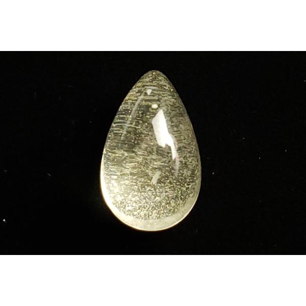 サイズ約1.5×0.9×0.8cm 6.59ct  リビア砂漠で発見されたガラス質隕石です。半透明のレモンイエローが大変美しい隕石です。通常、市場に出回っております、リビアグラスは黒い部分、透明感のないものが大変多く出回っております。しかし...