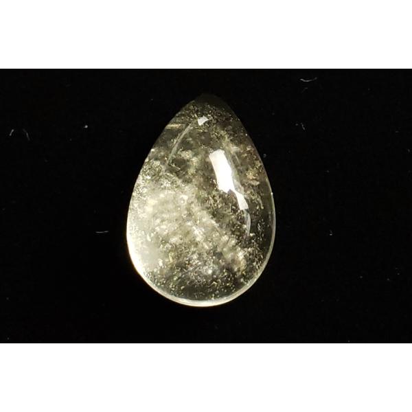 サイズ約1.4×1.0×0.6cm 5.53ct  リビア砂漠で発見されたガラス質隕石です。半透明のレモンイエローが大変美しい隕石です。通常、市場に出回っております、リビアグラスは黒い部分、透明感のないものが大変多く出回っております。しかし...