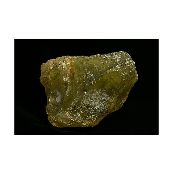 特大のリビアングラスが入荷いたしました。リビアングラス特有のイエローで、表面の激しい凹凸が天然であることを物語っています。既に鑑別にも出しておりますので、天然を証明する鑑別書が付属します。 通常、リビアグラスはここまで特大サイズの原石はまず...