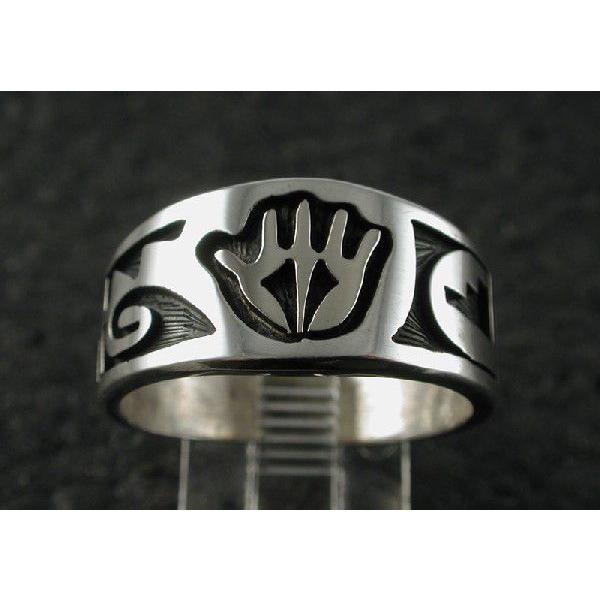 作者：Milson Taylor（Hopi)素材：スターリングシルバー、14Kゴールドサイズ：19.5 (2サイズまで調整可)最大幅：前 約1.1cm最小幅：後 約5mm厚さ：約1mm