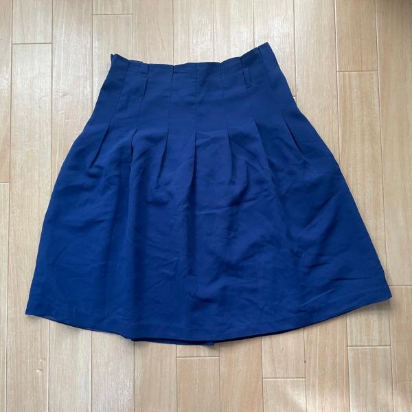 ご覧いただきありがとうございます。【商品概要】スカート ミニ ネイビー シフォン Catedral by Hanjiro カテドラルバイハンジロー 64cm です。【商品情報】・性別 レディース・カラー ネイビー・素材表地：ポリエステル 1...