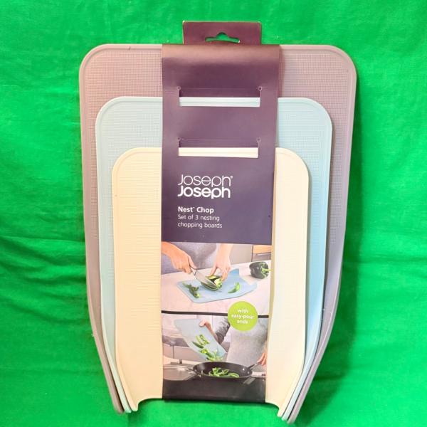 ご覧いただきありがとうございます。【 商品概要 】Joseph Joseph まな板 3枚セット グレー ブルー ホワイト 重ねて収納 Nest Chop ネストチョップ 未使用品 です。【 商品情報 】色 オパール商品の寸法：幅25.5×...