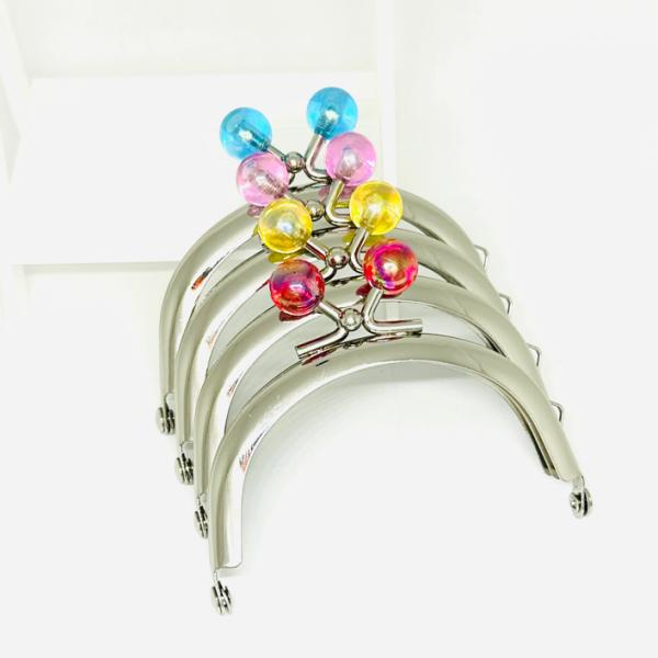 ■幅：約8.5cm、高さ：約5cm（げんこ含まず）■玉：直径約12mm※ご注意ください※良品の単色玉はデザイン変更があったため、こちらの商品と形状に差があります。同時購入の際にはご了承のうえご購入お願い致します。---【格安ワケアリ口金】・...