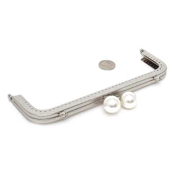 幅：約20ｃｍ高さ：約6.5ｃｍ玉直径：約2ｃｍ----大人気のパール玉を使用し、高級感ある口金に仕上がりました♪カン付きですので、チェーンや持ち手も付けられます！がま口バッグのハンドメイドはもちろん、色々な作品に大活躍♪----※あめ玉が...