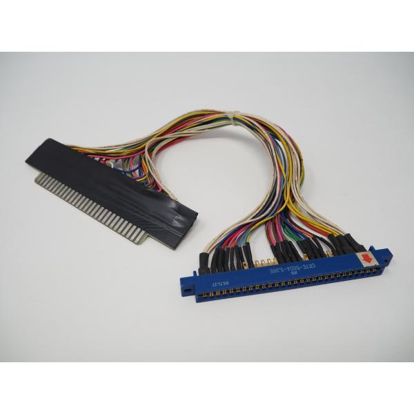 セガのシステム16ボードの「テトリス」や「フラッシュポイント」「ゴールデンアックス」などのJAMMA接続ではない基板の起動に必要な変換ハーネスです。アストロシティなど筐体から出ているJAMMAハーネスと基板の間に接続して使用します。中古品です。
