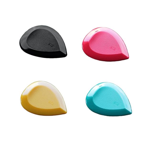 1/100mmの精度を追求する 妥協を許さないジャーマンテクノロジーがギターピックを変えた!ギタープレイやサウンドにも革新をもたらす先進的ギターピックです。最高の精度。Rombo Jade Pick はスウィープ、オルタネイト、トレモロ・ピ...