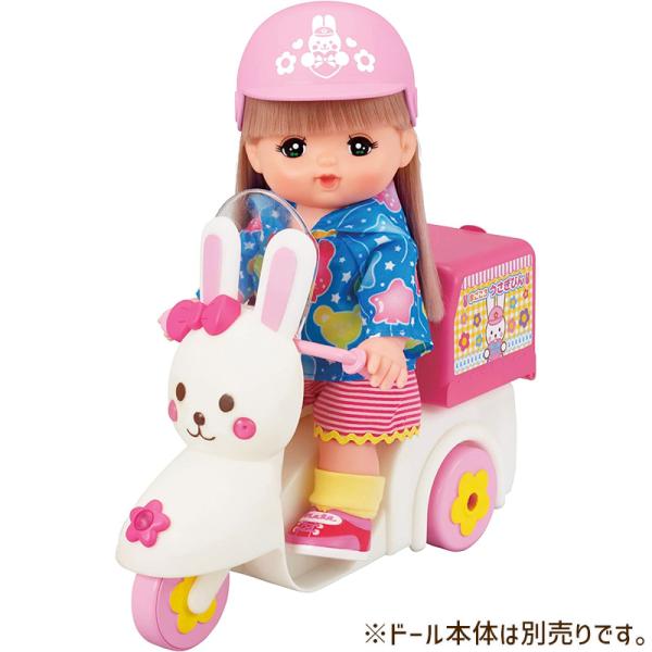 メルちゃんを乗せて遊べるバイクが登場！たべものプレートのせて宅配ごっこができます。メルちゃんシリーズで人気のうさぎさんデザインです。※お人形は別売りです。★セット内容うさぎさんバイク本体、ヘルメット、たべものプレート３枚（６種）★対象年齢3...