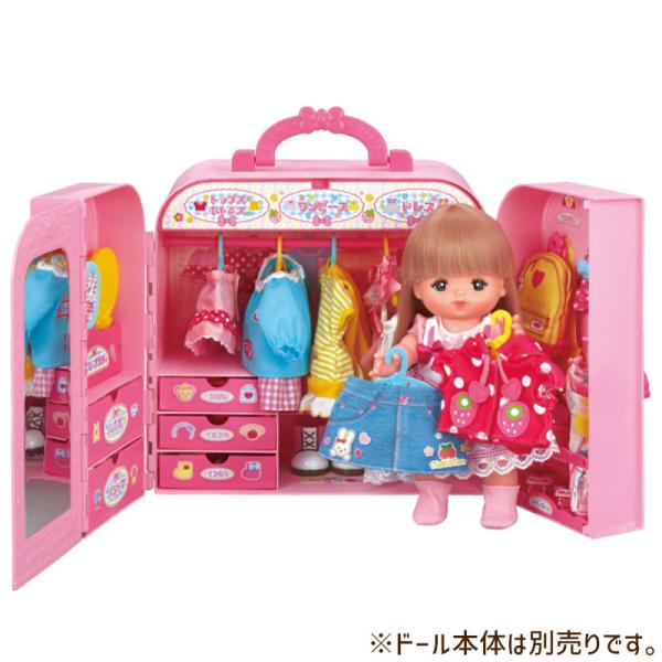 「しっかりした作りの、いっぱい収納できる」かわいいピンククローゼットが登場！！お洋服はもちろん、バックや傘、靴、小物までいっぱい収納できるからきせかえ遊びがぐっと楽しくなります。付属のシールを貼ってオリジナルクローゼットにできます！クローゼ...